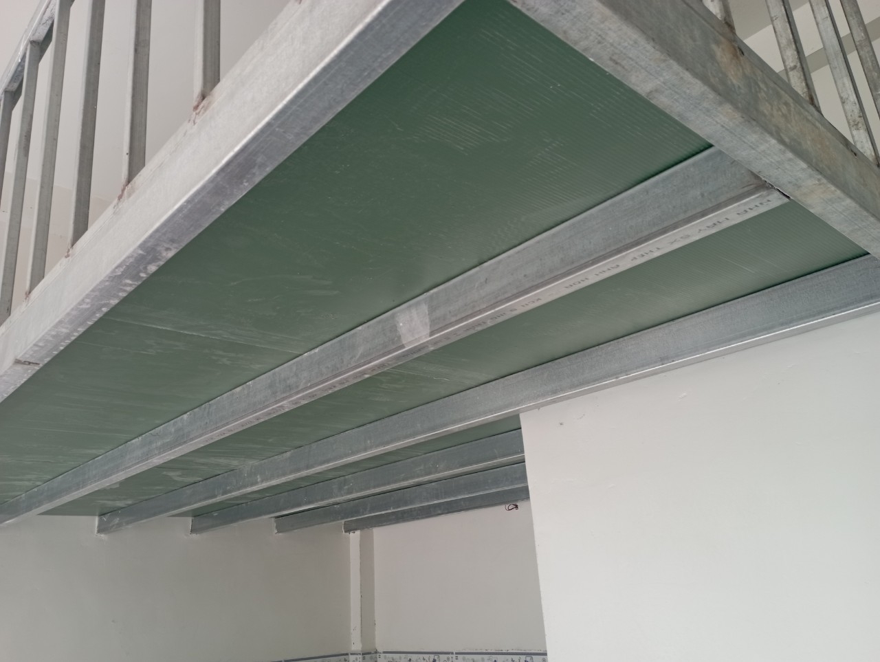 Tấm nhựa cốp pha làm sàn gác lửng siêu bền, đẹp